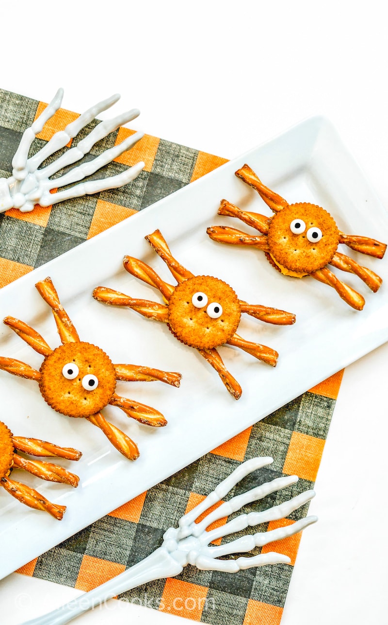 Halloween Spider Crackers - Aileen Cooks