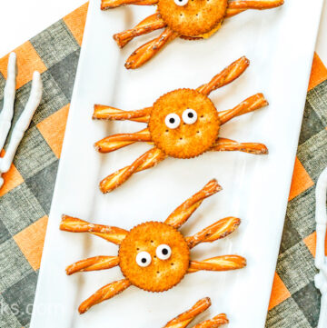 Halloween Spider Crackers - Aileen Cooks